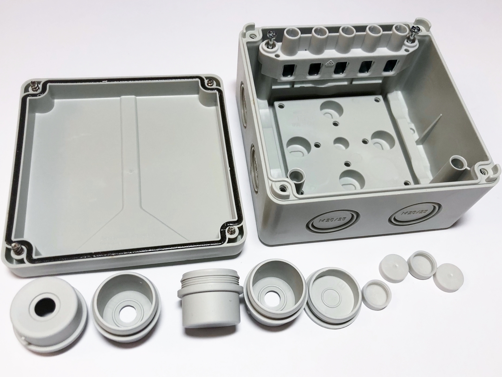 Pinnapealne harukarp 110x110x67 mm - 4€, Abox 060-6², Els Spelsberg ...